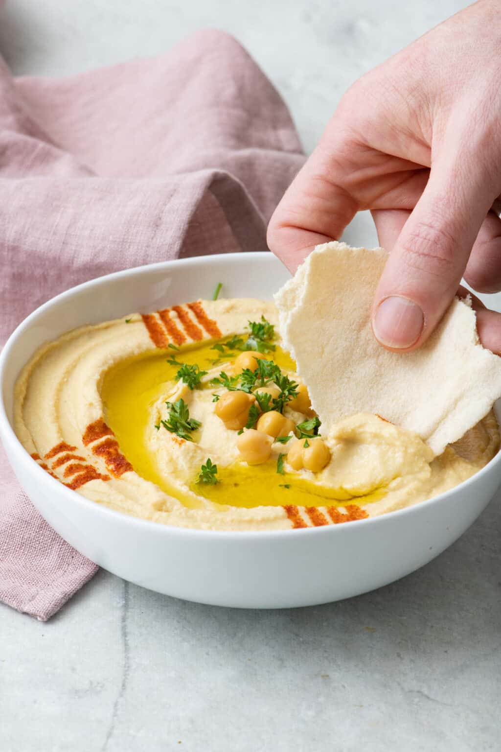 EASY Hummus Recipe (5 Ingredients)