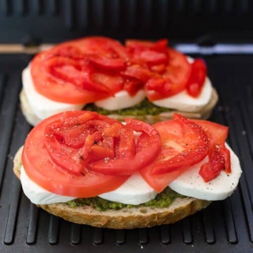 Mozzarella Sandwich Recipe (Caprese-Style Flavors)