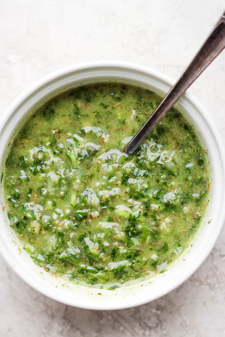 How to Chop Parsley {Step-by-Step Tutorial} - FeelGoodFoodie
