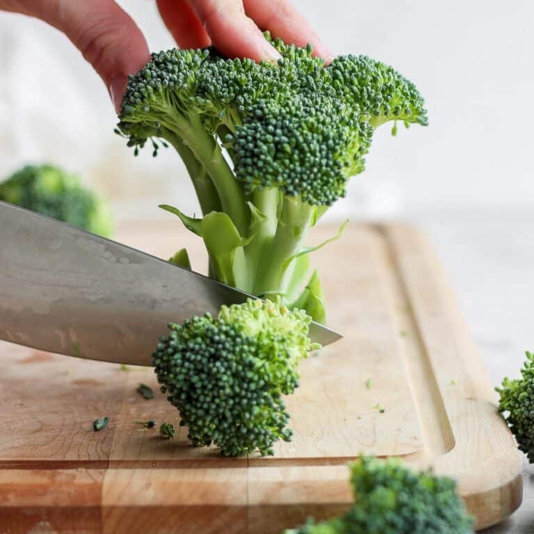 How to Cut Broccoli [Step-by-Step Tutorial}