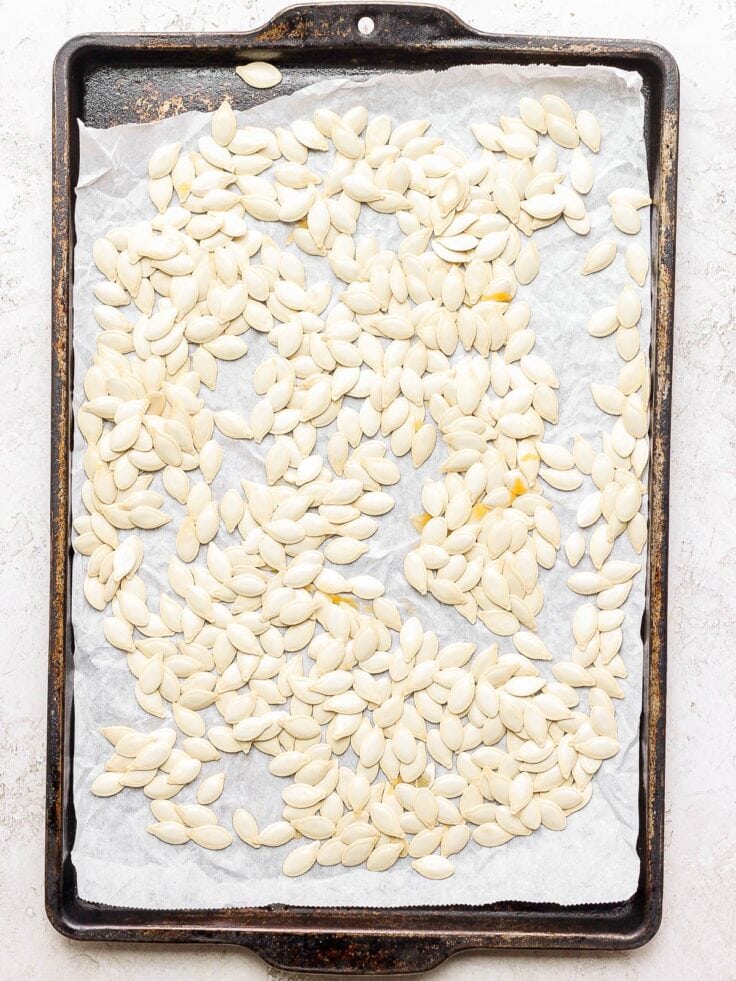 Roasted Pumpkin Seeds {Easy Tutorial} - Feel Good Foodie