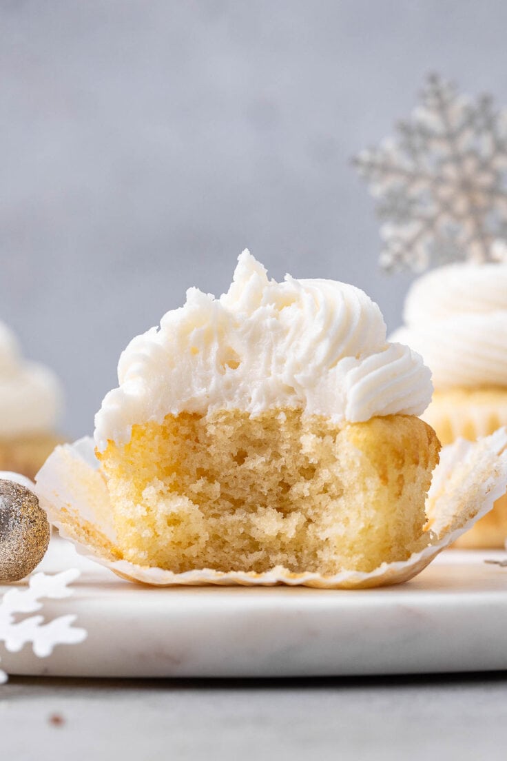 Snowflake Christmas Cupcakes {Sparkly Winter Feel!} - Feel Good Foodie