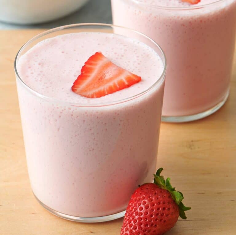 Strawberry Yogurt Smoothie Recipe (No Banana)
