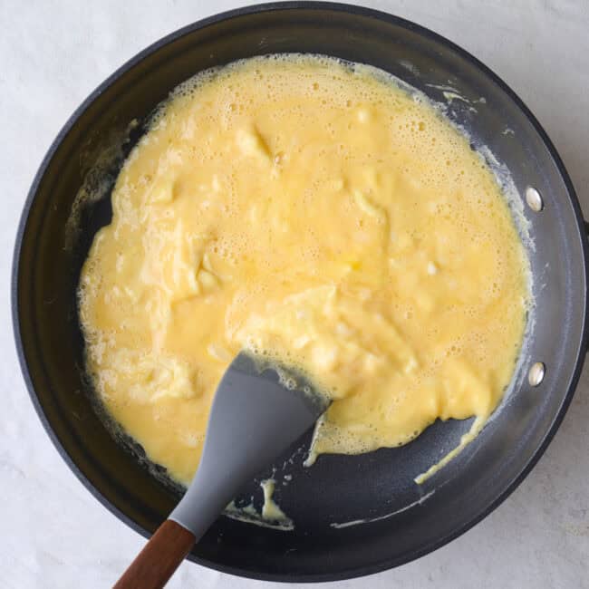How to Make Scrambled Eggs {Easy Tutorial} - Feel Good Foodie