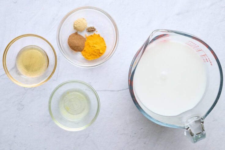 Golden Milk Turmeric Latte Recipe (Easy 5-Minute Recipe!)