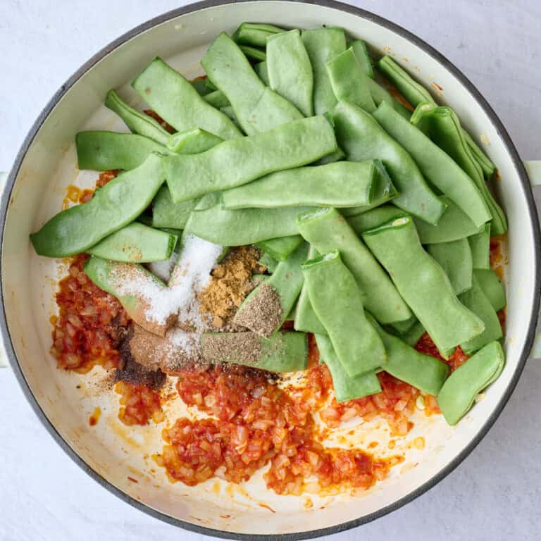 Traditional Lebanese Green Beans (Loubieh Bi Zeit)
